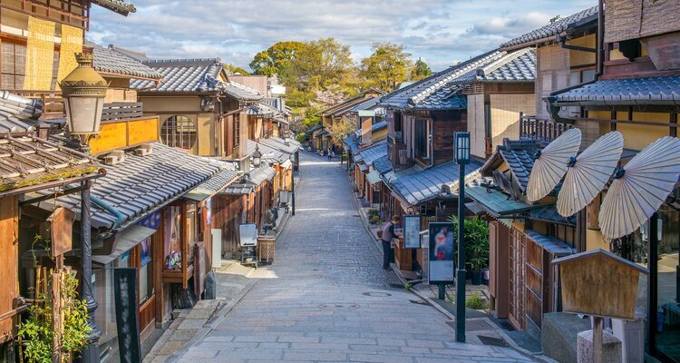 12-Day Classic Japan Tour: Grand Cities, Timeless Towns