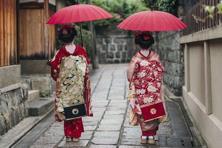 Guide to Nishiki Market: A Bustling Culinary Haven in Kyoto