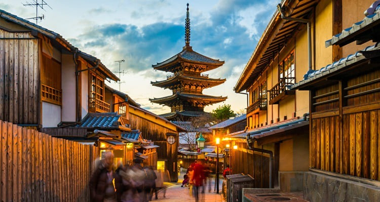 11-Day Traditional Japan Tour: Historical and Lively