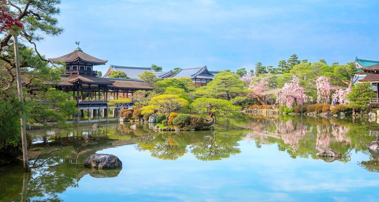Kyoto in April 2026: Weather, Cherry Blossoms, and Top Experiences