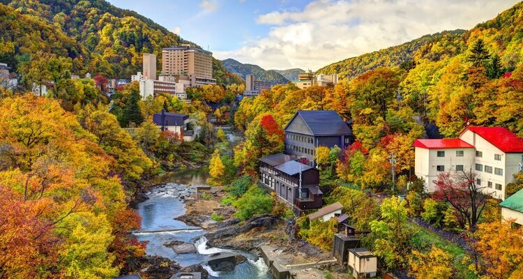 Hokkaido Fall Foliage 2026: Best Time, Forecast & Travel Itinerary